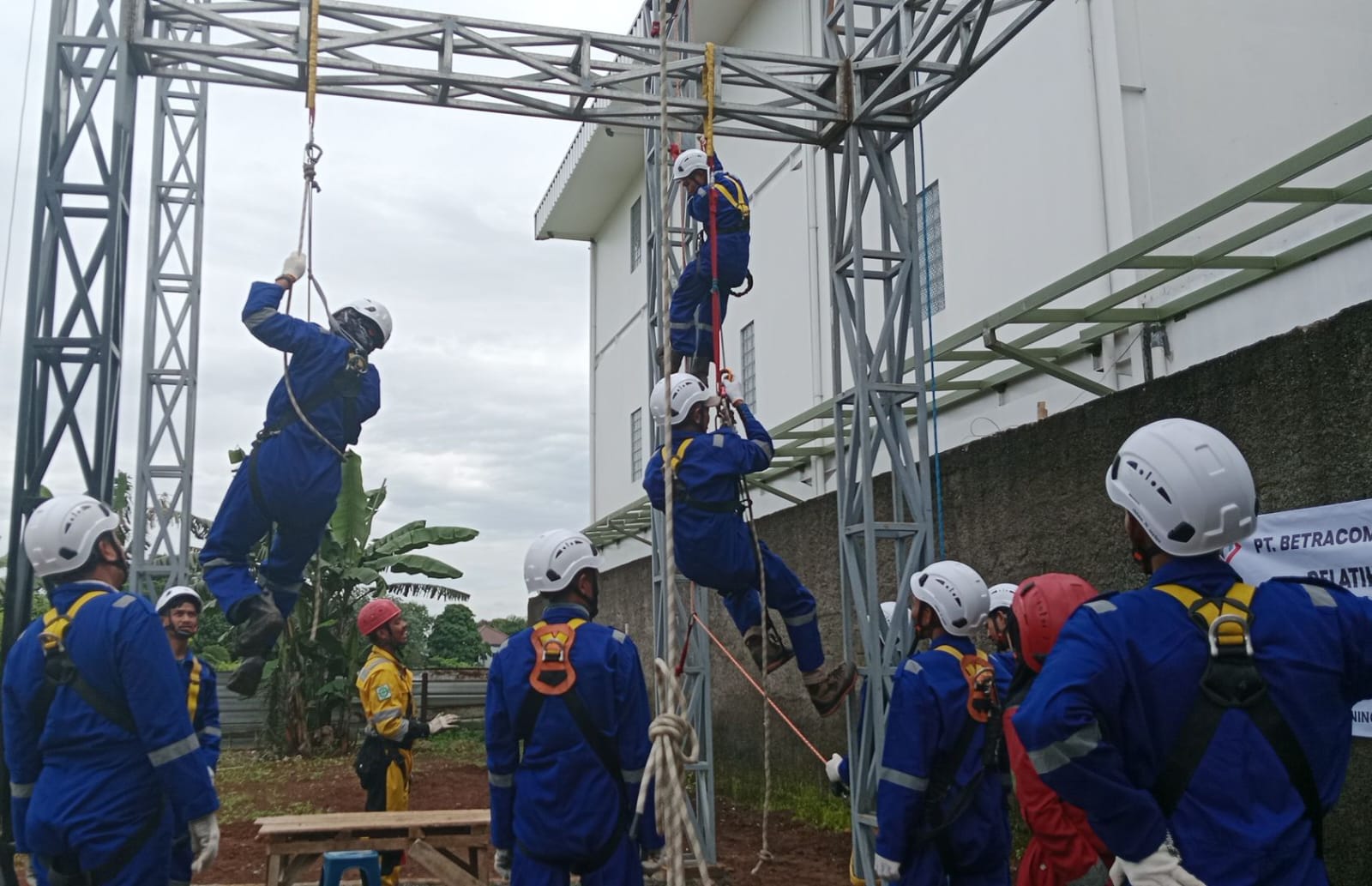 Pelatihan Tenaga Kerja Banguan Tinggi Tingkat 2 (TKBT2) Tgl 22-24 ...